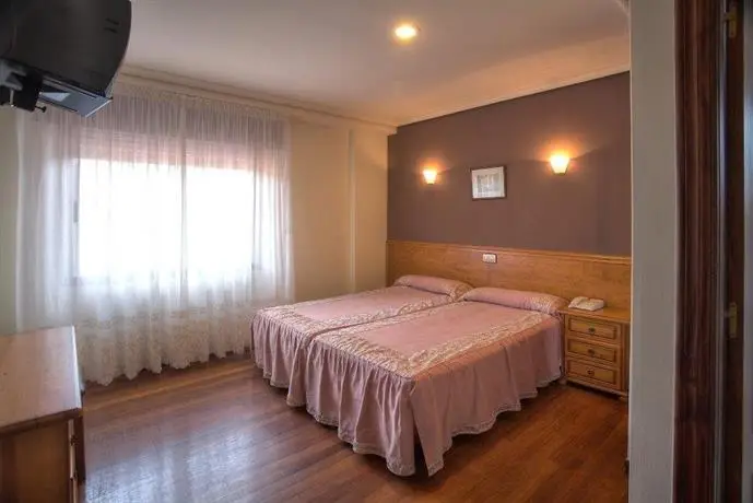 Hotel Lusitano Lobios ofrece alojamiento económico en Lobios